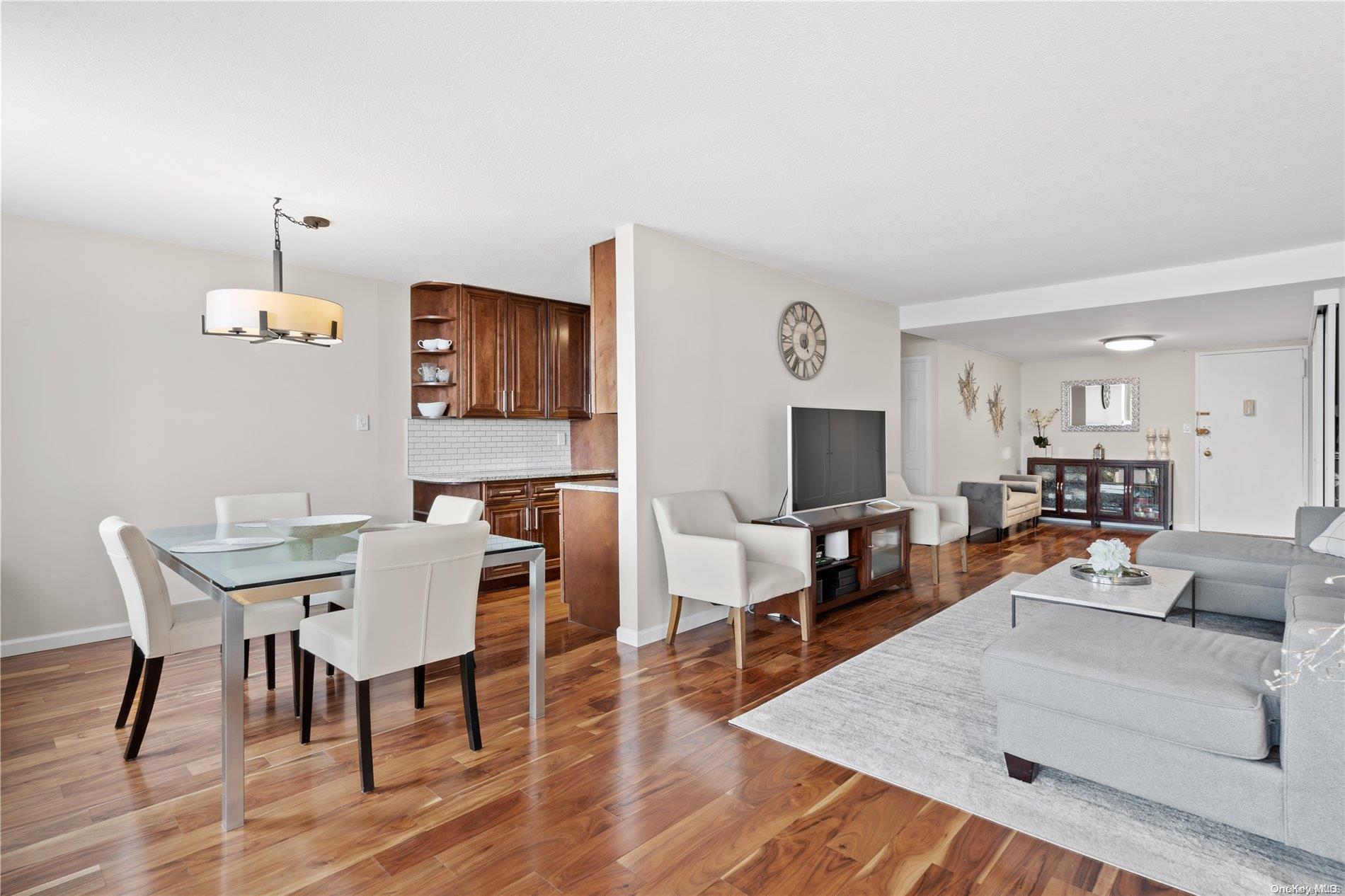 19H - 118-18 Union Turnpike, Sold in New York - Zoocasa