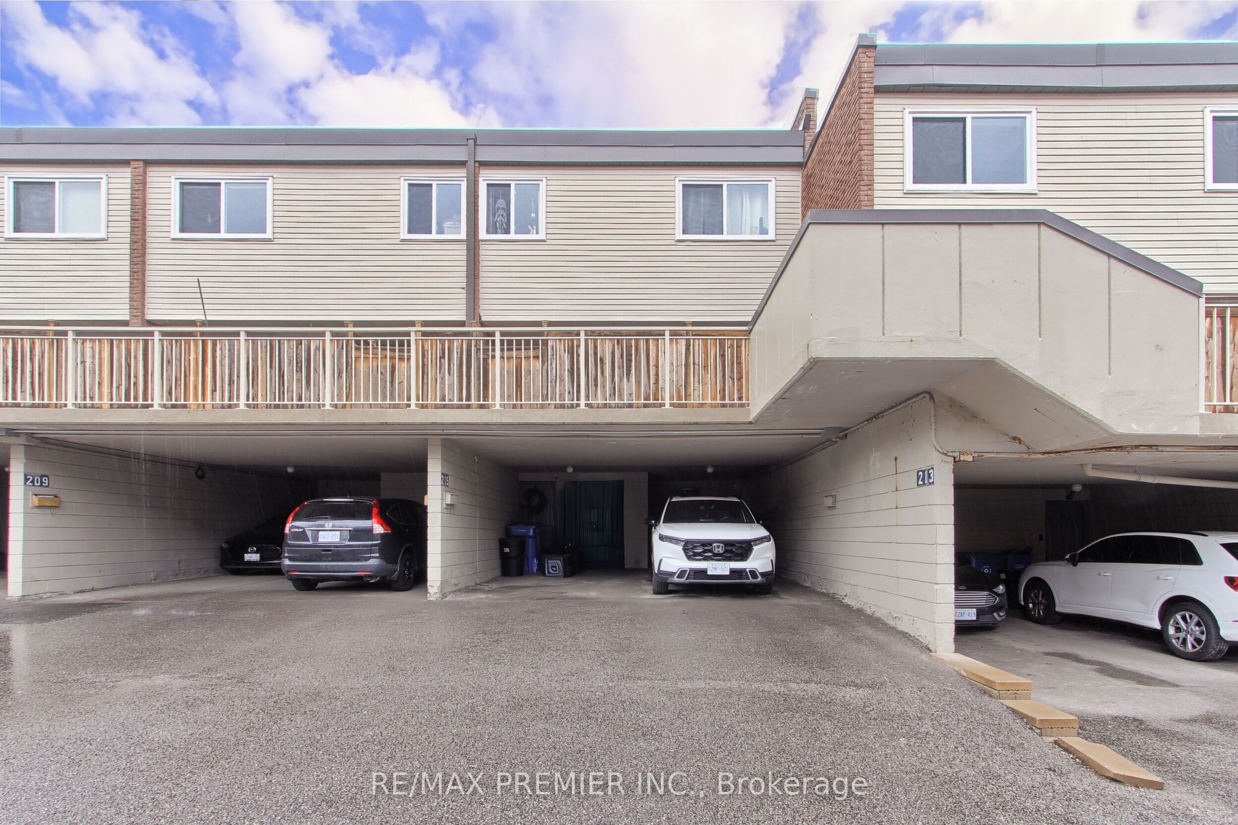 213 Milestone Cres, For Sale in Aurora - eXp Realty