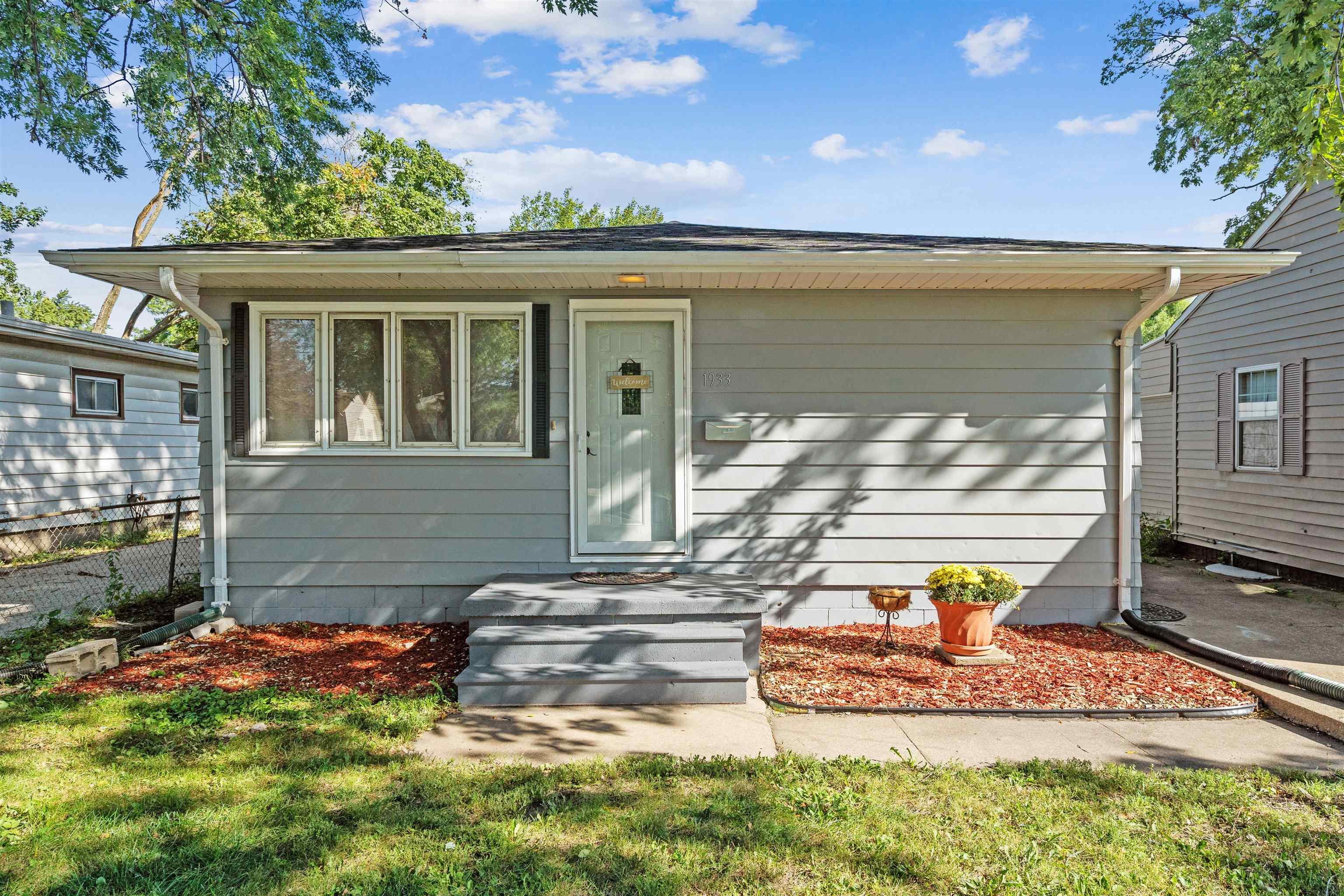1933 Plymouth Ave, For Sale in Waterloo - eXp Realty