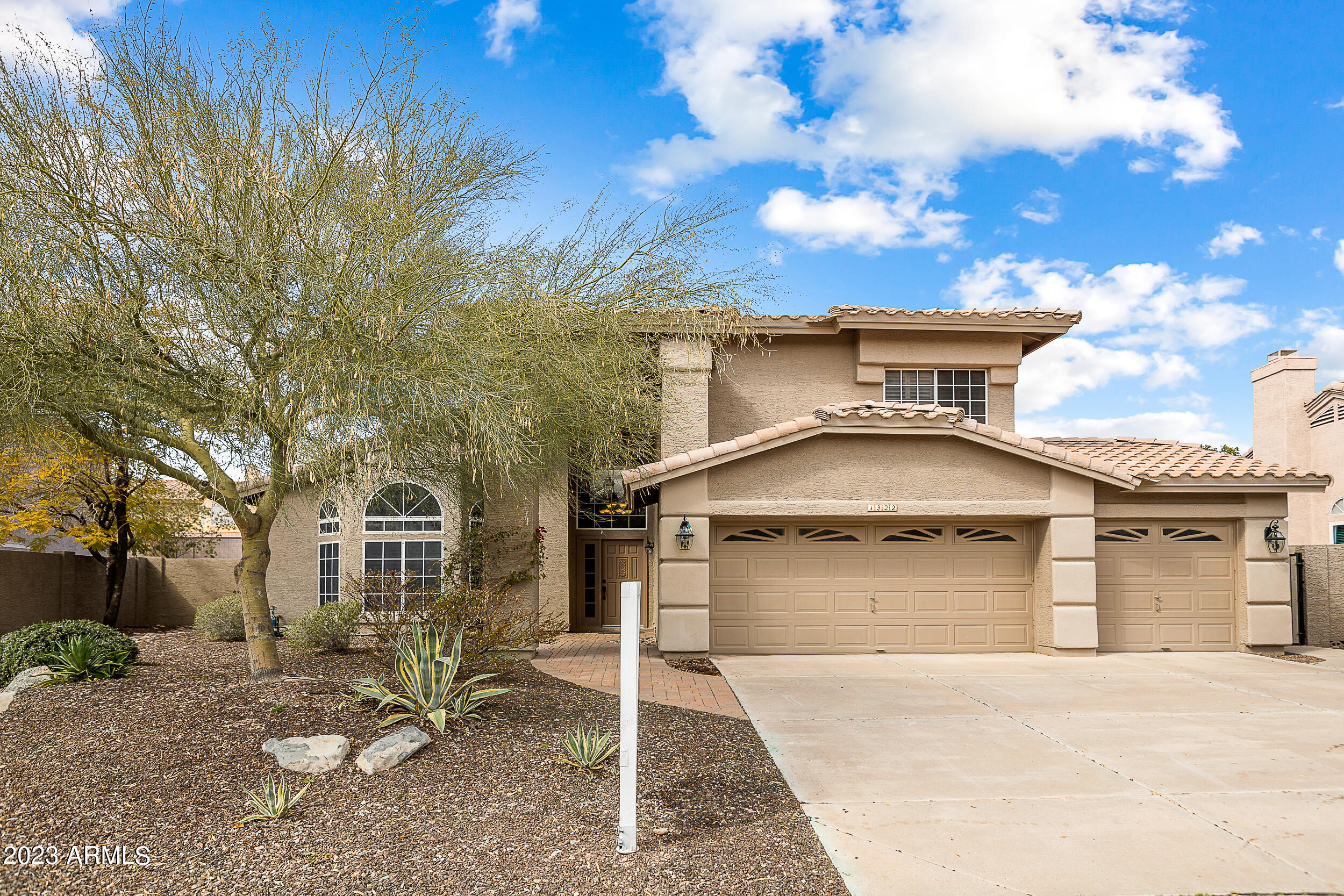1322 W Amberwood Drive, Sold in Phoenix - Zoocasa