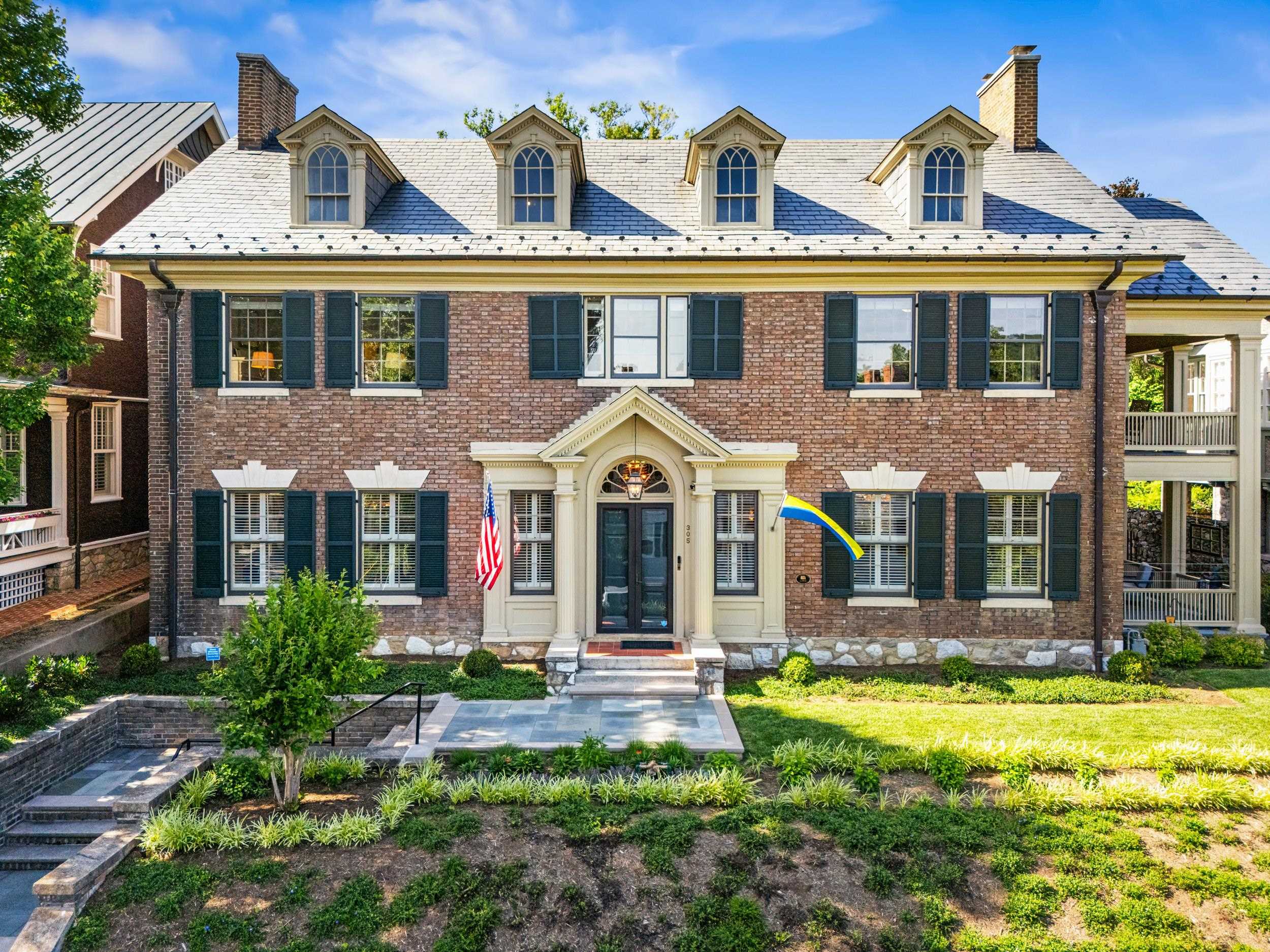 305 E Beverley St, Pending in Staunton - eXp Realty