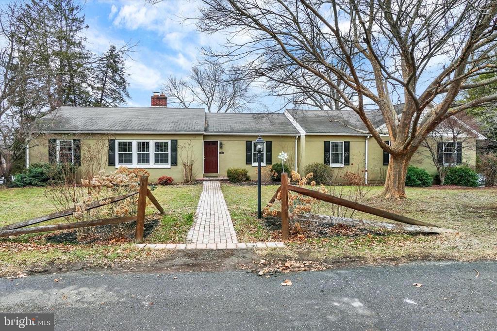 22 Ridgeway Dr, For Sale in York - eXp Realty