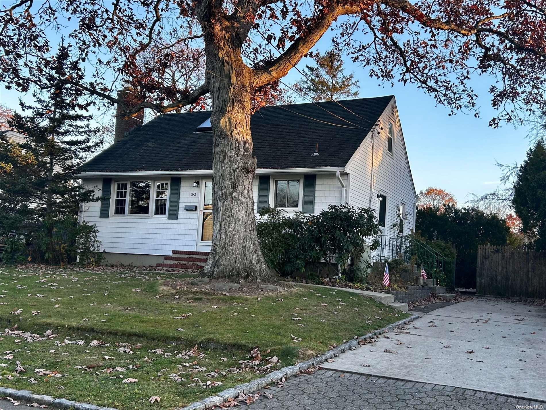 312 Kurzon Rd, Sold in West Islip - eXp Realty