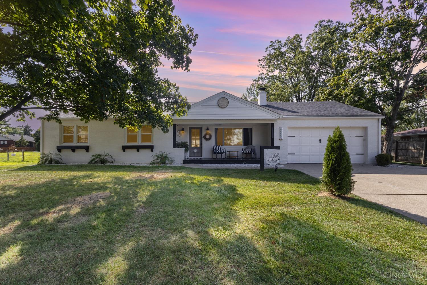 300 Acoma Dr, For Sale in Mason - eXp Realty