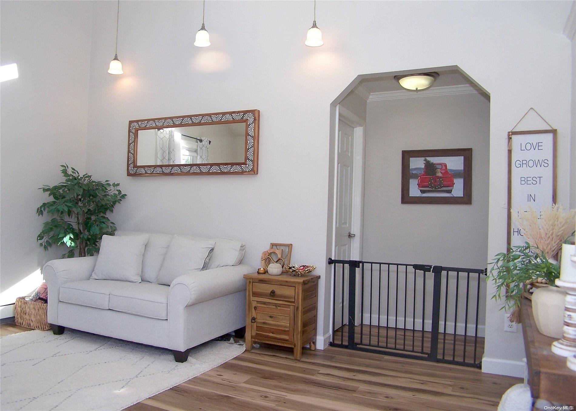 25 Anne Road, Sold in Brookhaven - Zoocasa