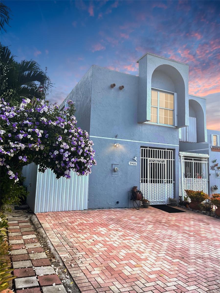 15 - 3905 W 8th Way, Sold in Hialeah - Zoocasa