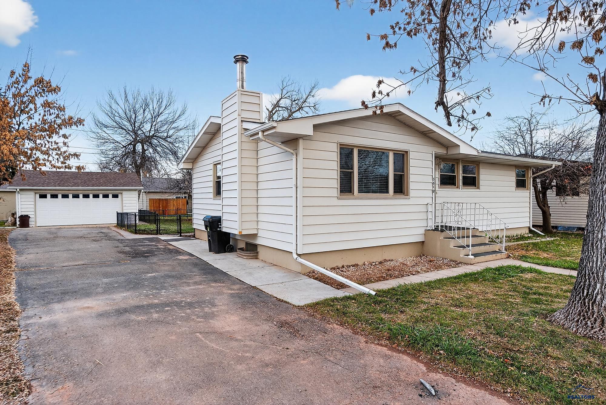 3810 Minnekahta Dr, For Sale in Rapid City - eXp Realty