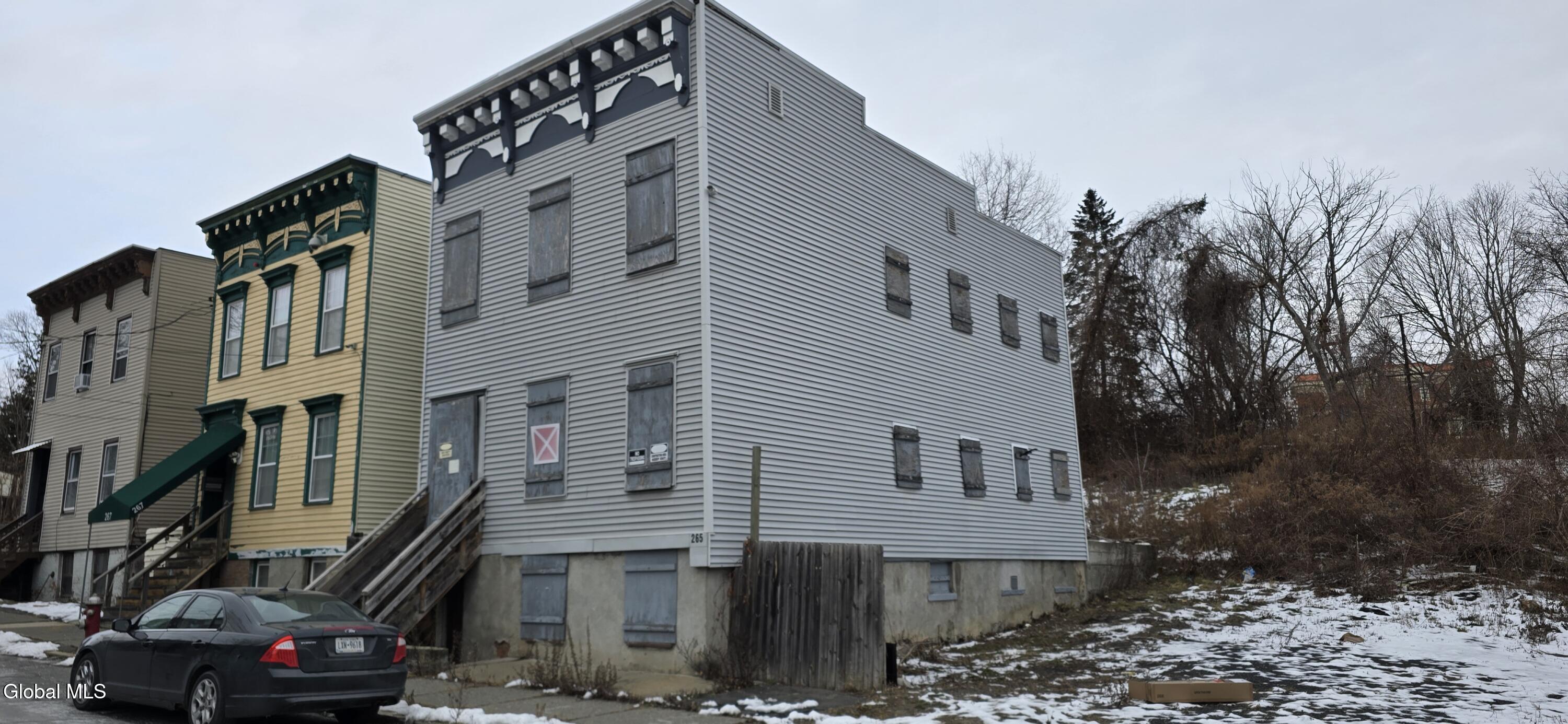 265 Elk St, For Sale in Albany - eXp Realty