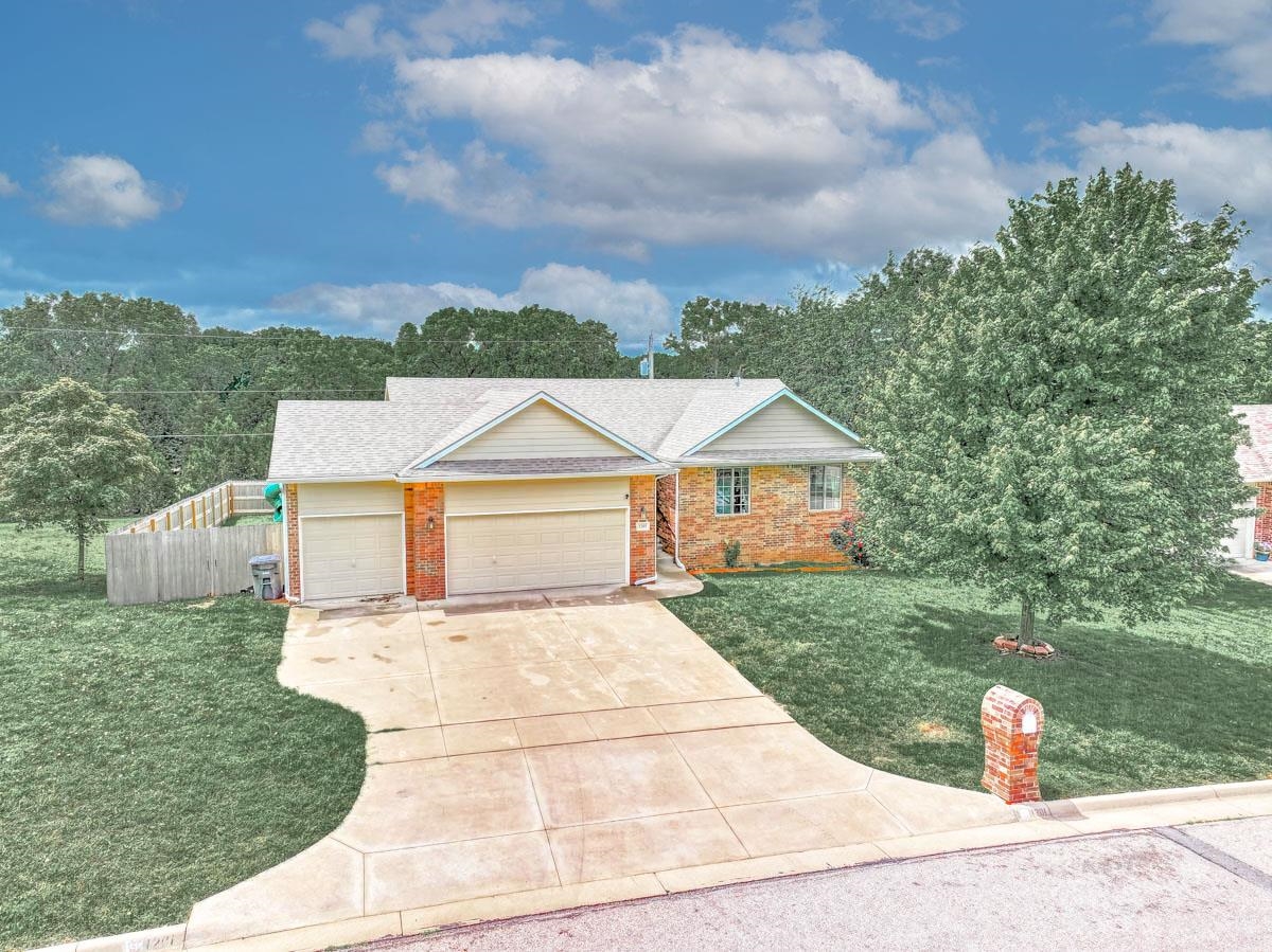 1201 Forrest Glenn Dr, For Sale in Arkansas City - eXp Realty