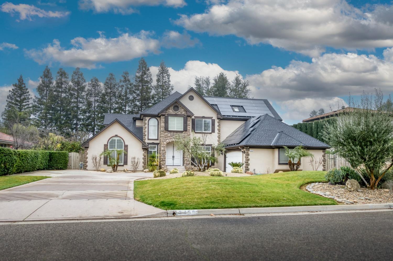 2450 W Beechwood Ave, For Sale in Fresno - eXp Realty