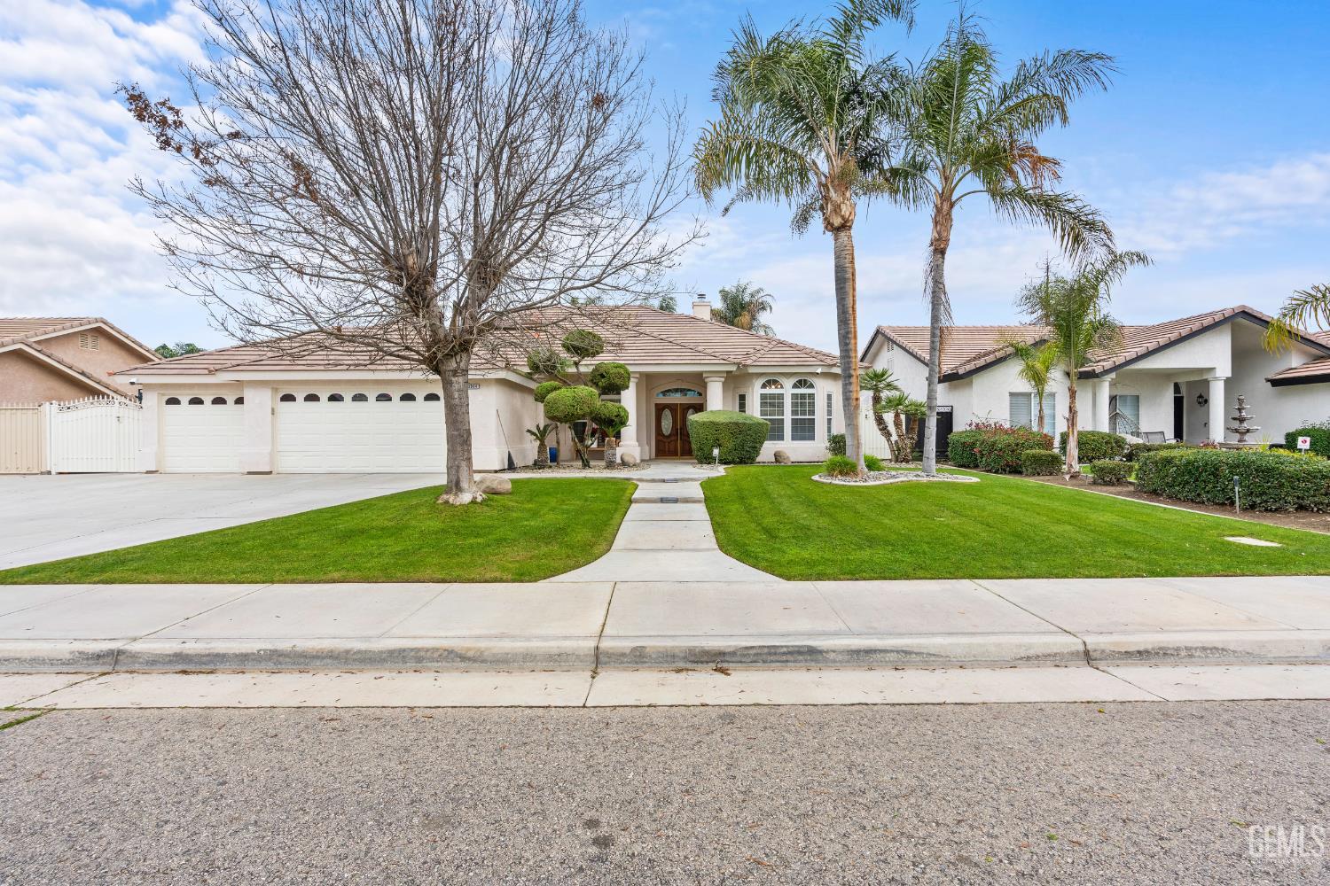 3904 Waterfall Canyon Dr, For Sale in Bakersfield - eXp Realty
