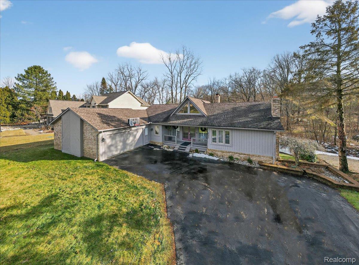 6346 Simler Dr, For Sale in Clarkston - eXp Realty