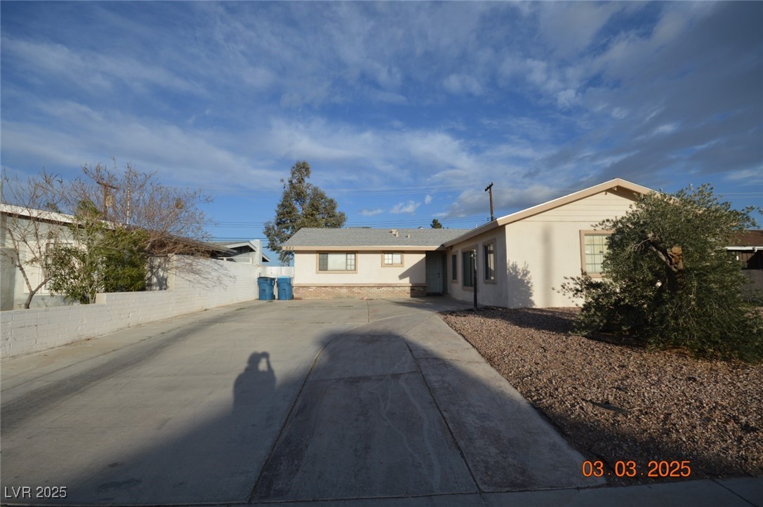 301 Falcon Lane, For Sale in Las Vegas - Zoocasa