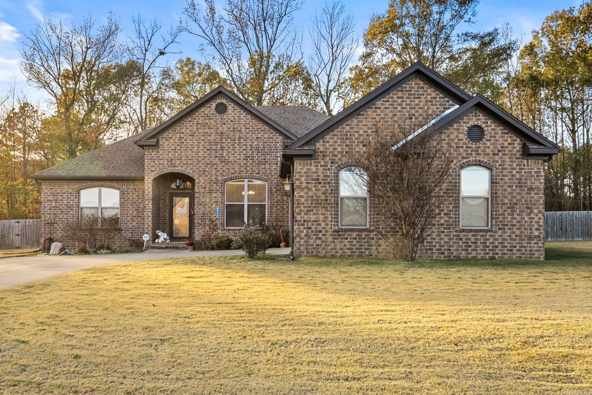 346 Bud Ford Trail, For Sale in Cabot - Zoocasa
