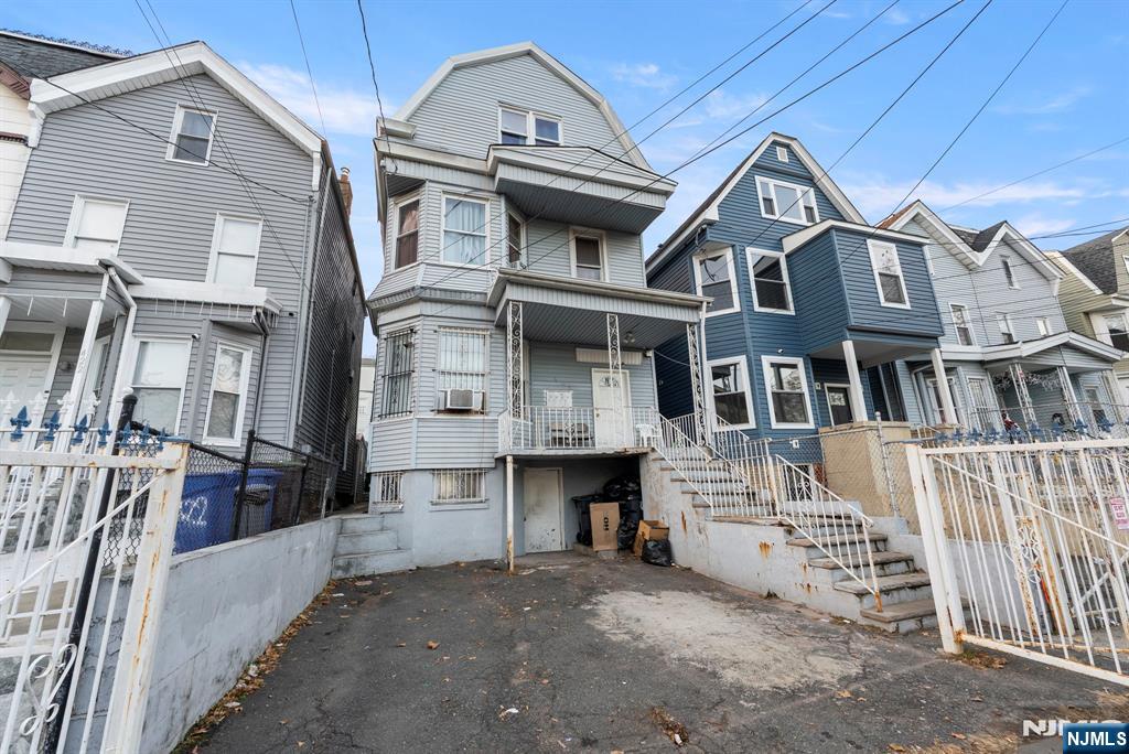 424 Summer Ave, For Sale in Newark - eXp Realty