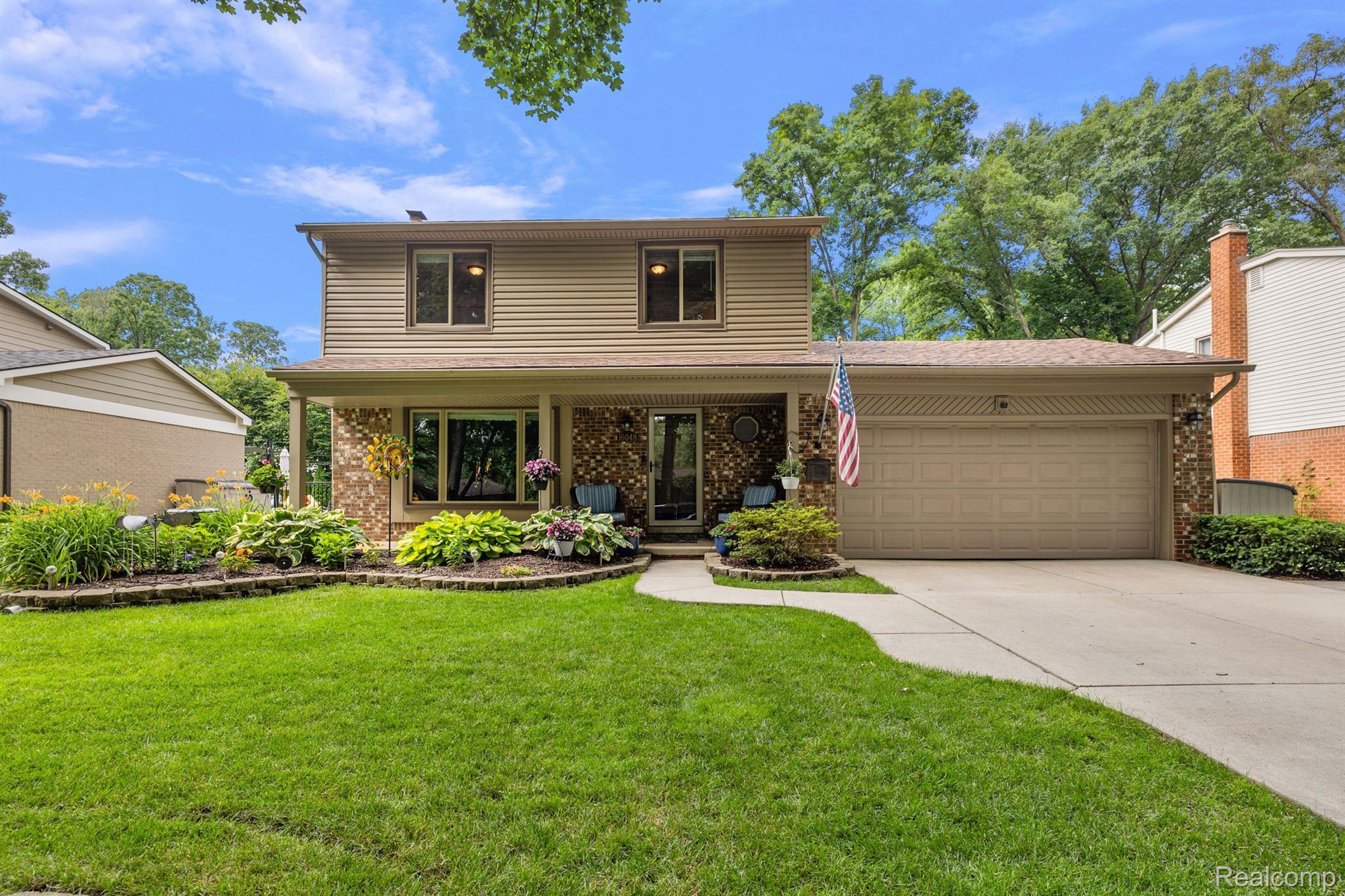 16048 Birwood Ave, Sold in Beverly Hills - Zoocasa