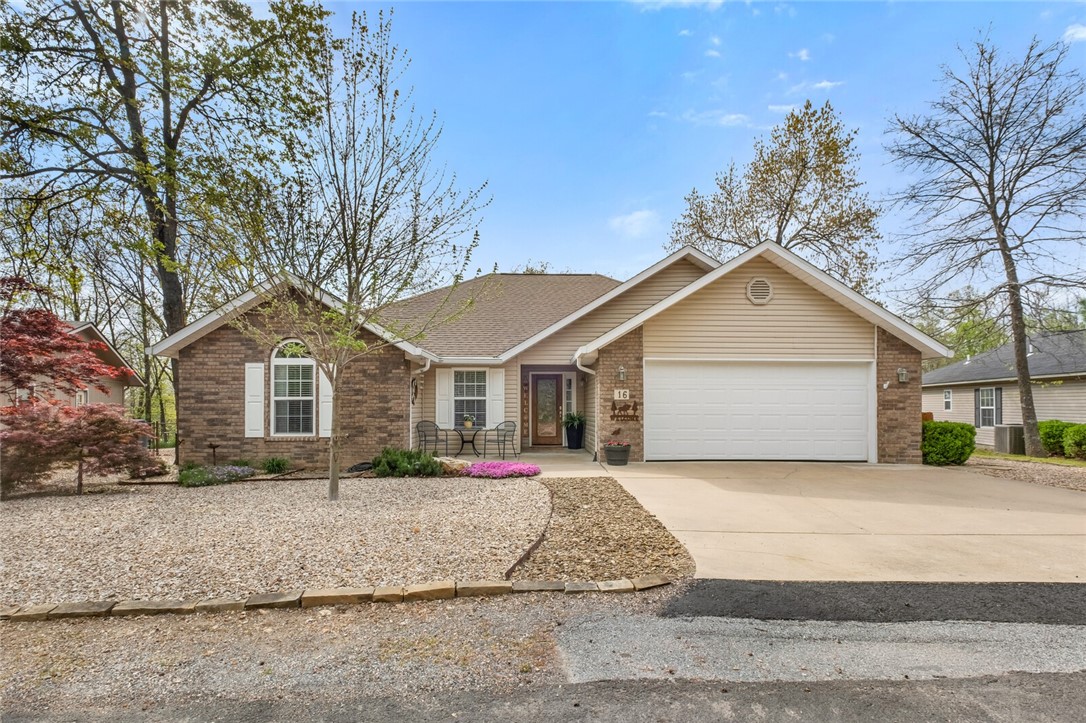 16 Caxton Ln, Sold in Bella Vista - Zoocasa