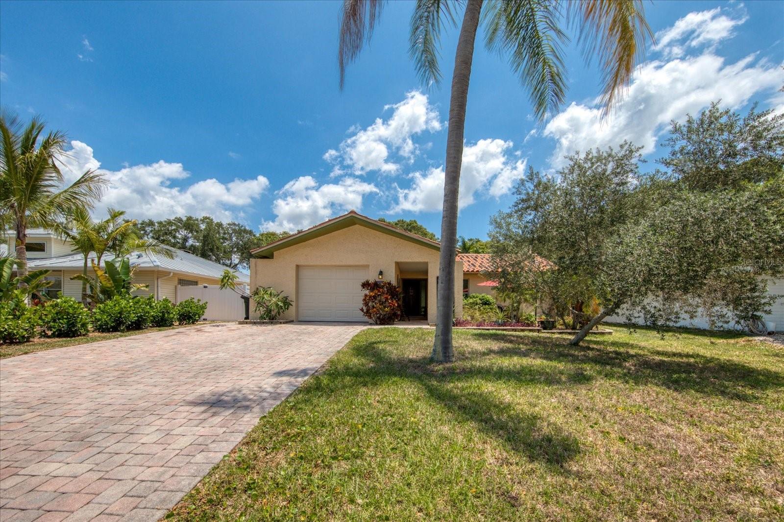 2051 Golf View Drive, Sold in DUNEDIN - Zoocasa