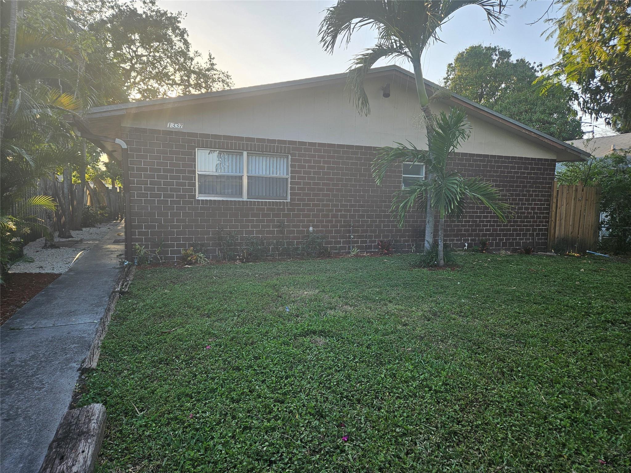 1337 Nw 3rd Ave, For Sale in Fort Lauderdale - Zoocasa