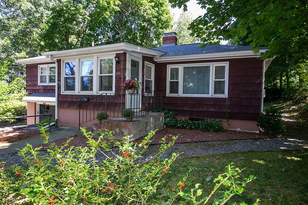 991 Main St, For Sale in Leominster - eXp Realty