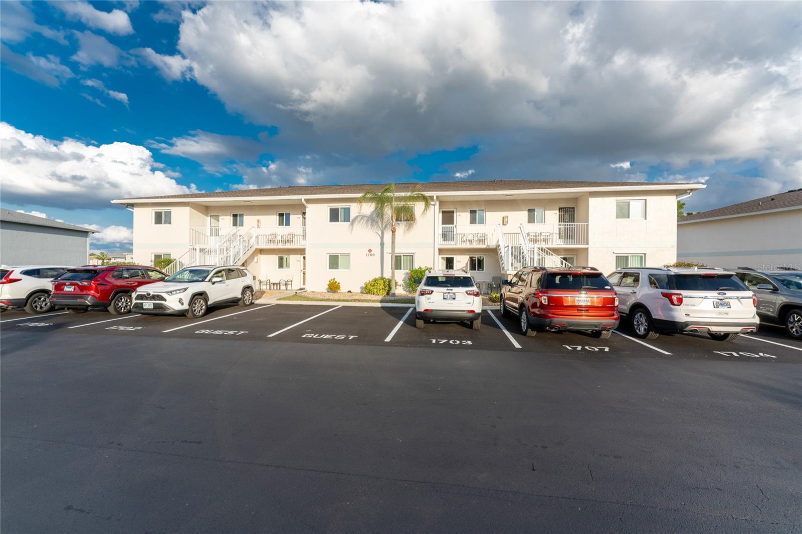 1703 - 12538 Sw Kingsway Circle, For Sale in LAKE SUZY - Zoocasa