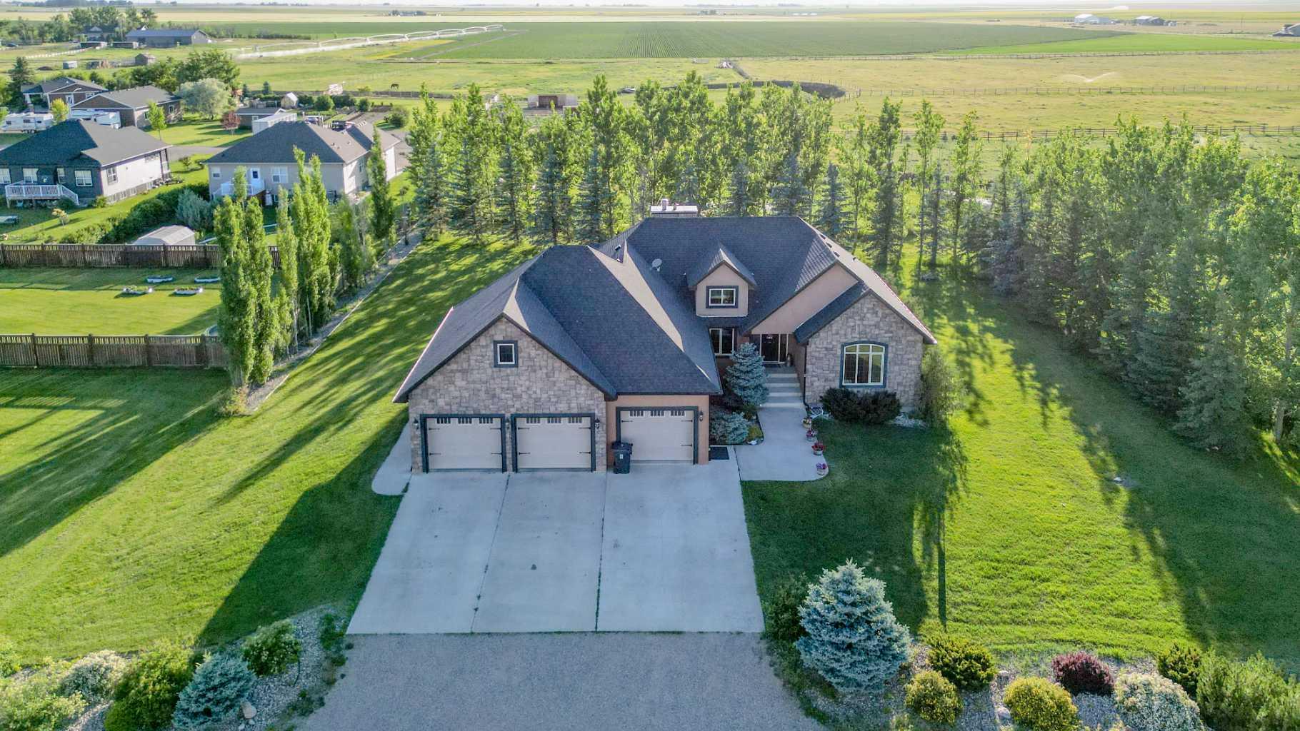 205 6 A Street, For Sale in Stirling - Zoocasa