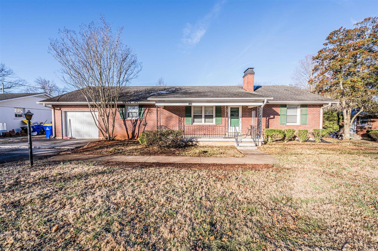 1315 Rodes Dr, For Sale in Bowling Green - eXp Realty