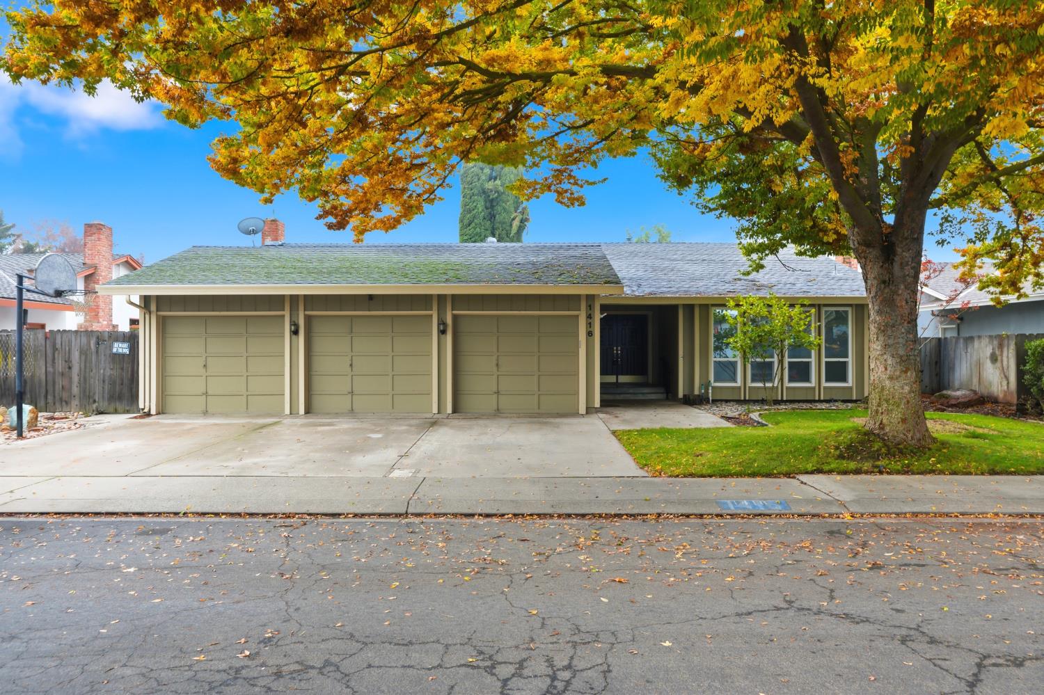 1416 Buttonwillow Drive, For Sale in Modesto - eXp Realty