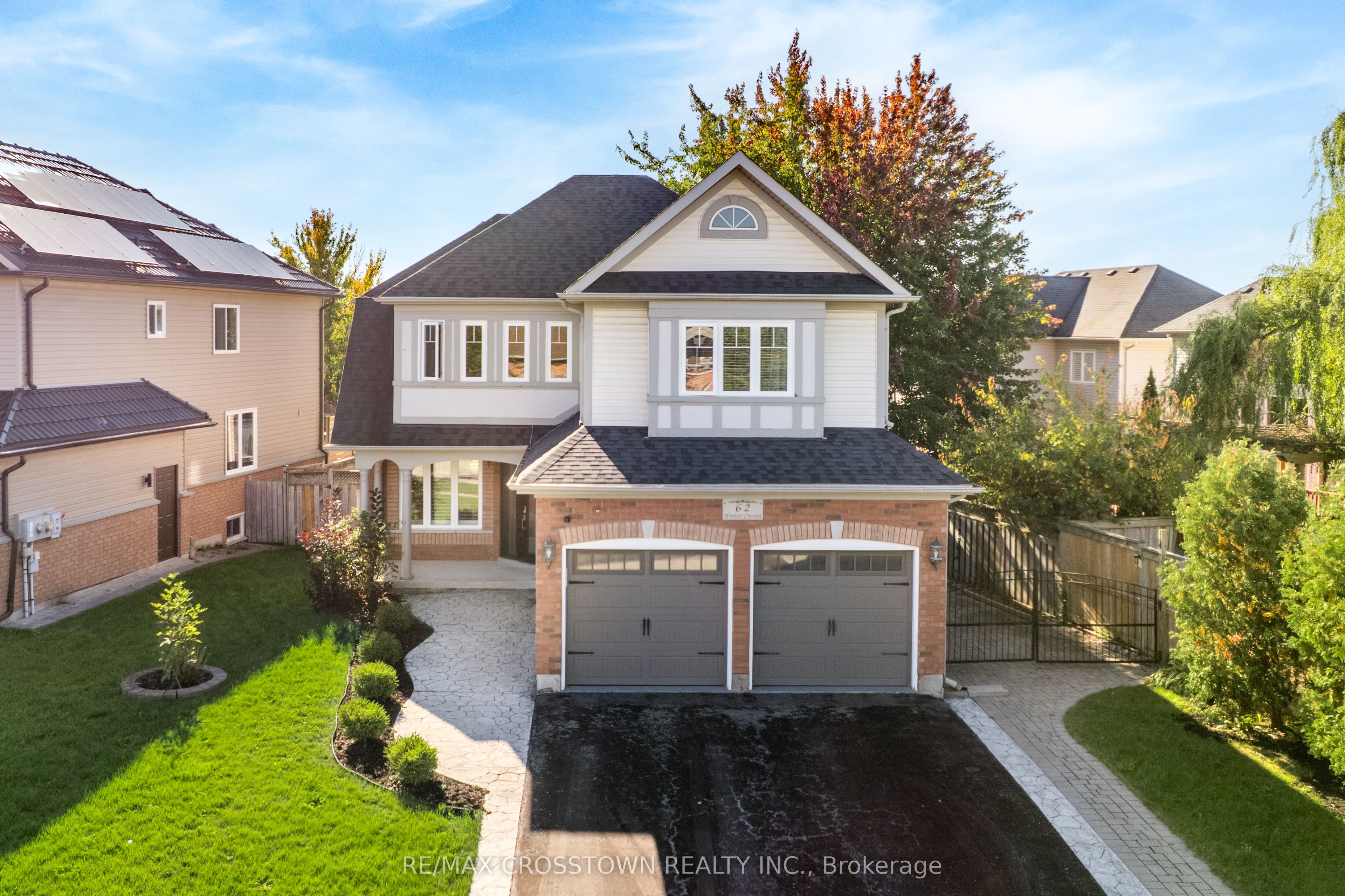 62 Windsor Cres, For Sale in Barrie - Zoocasa