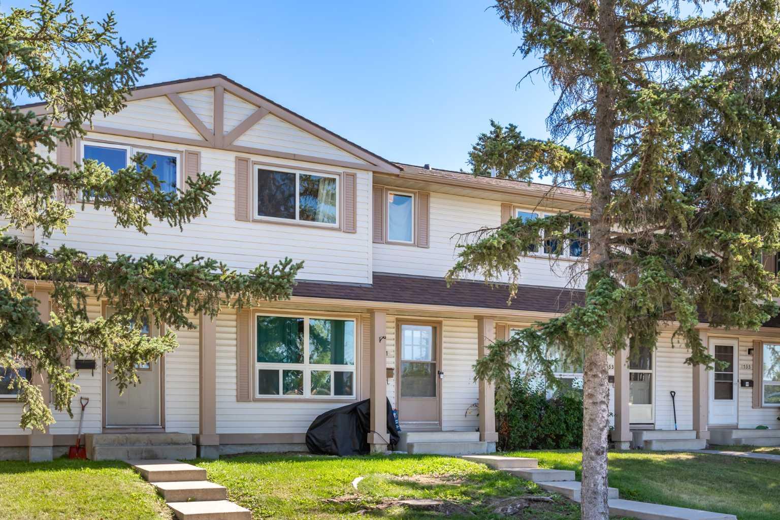 151 Woodmont Terr Sw, For Sale in Calgary - Zoocasa