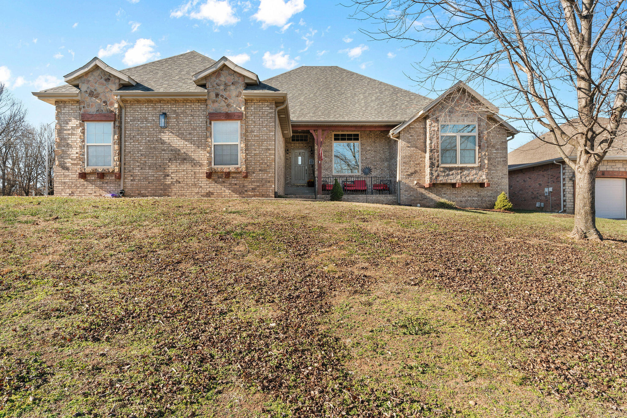 2695 W Nottingham St, For Sale in Springfield - eXp Realty