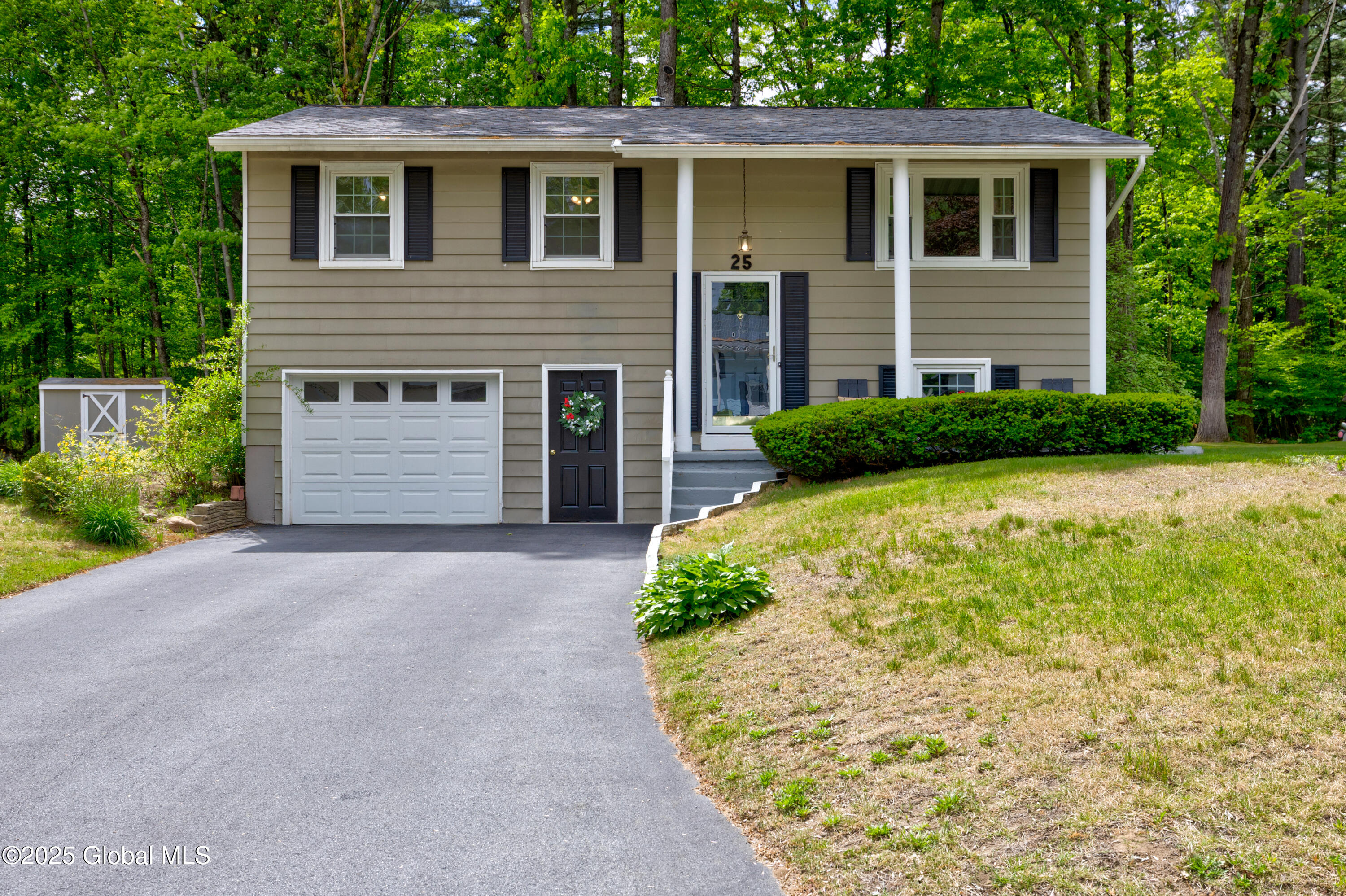 25 Lamplighter Ln, For Sale in Saratoga Springs - eXp Realty