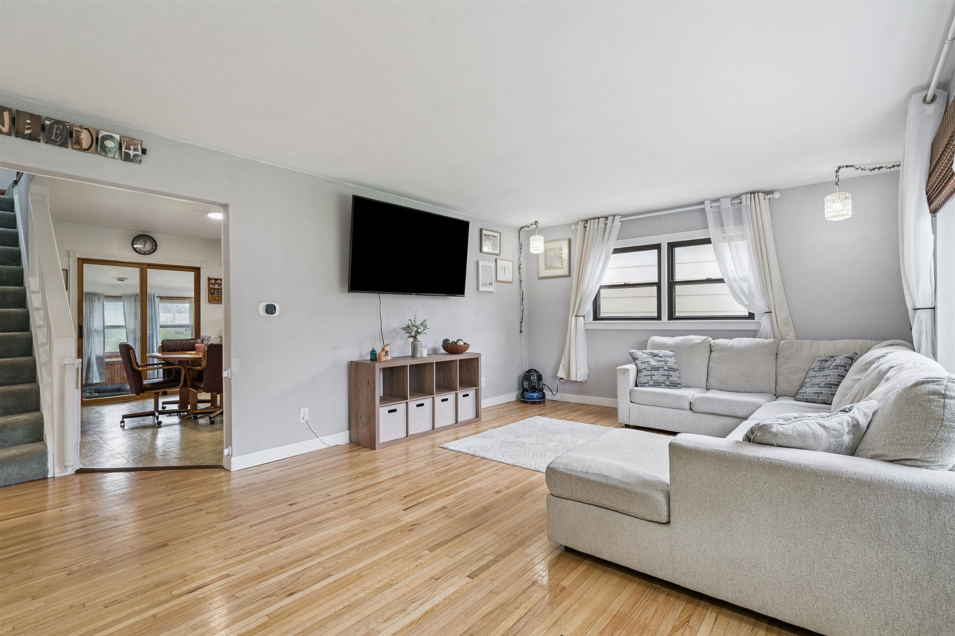 6219 Cutler St, For Sale in Waterloo - eXp Realty