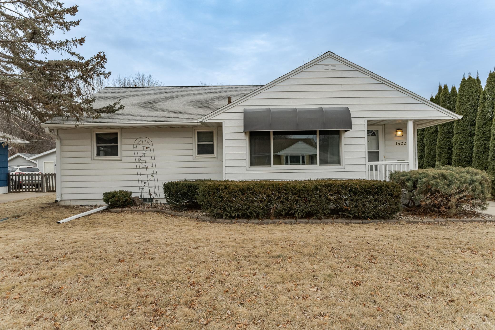 1422 15th Avenue Nw, For Sale in Rochester - Zoocasa