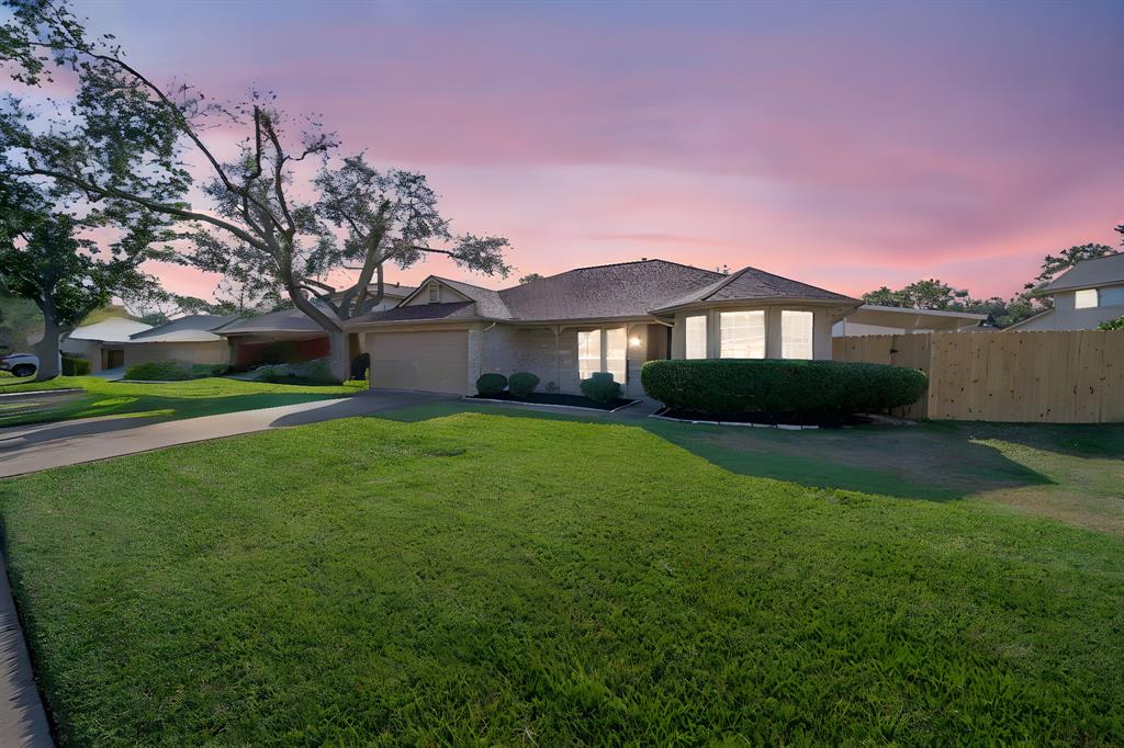 15523 Pebble Lake Drive, For Sale in Houston - Zoocasa