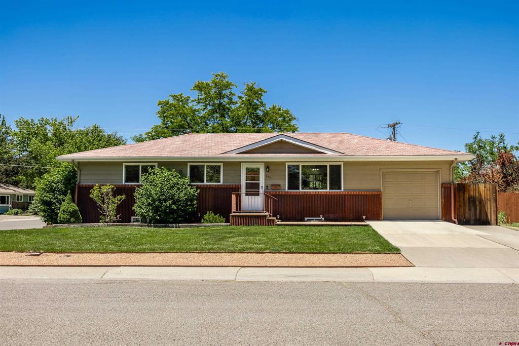 801 York St, For Sale in Montrose - eXp Realty