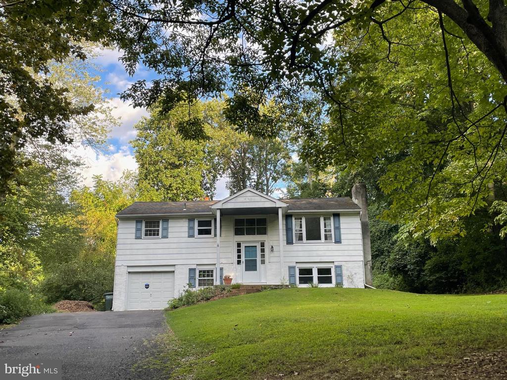1555 Fieldwood Rd, For Sale in Southampton - eXp Realty