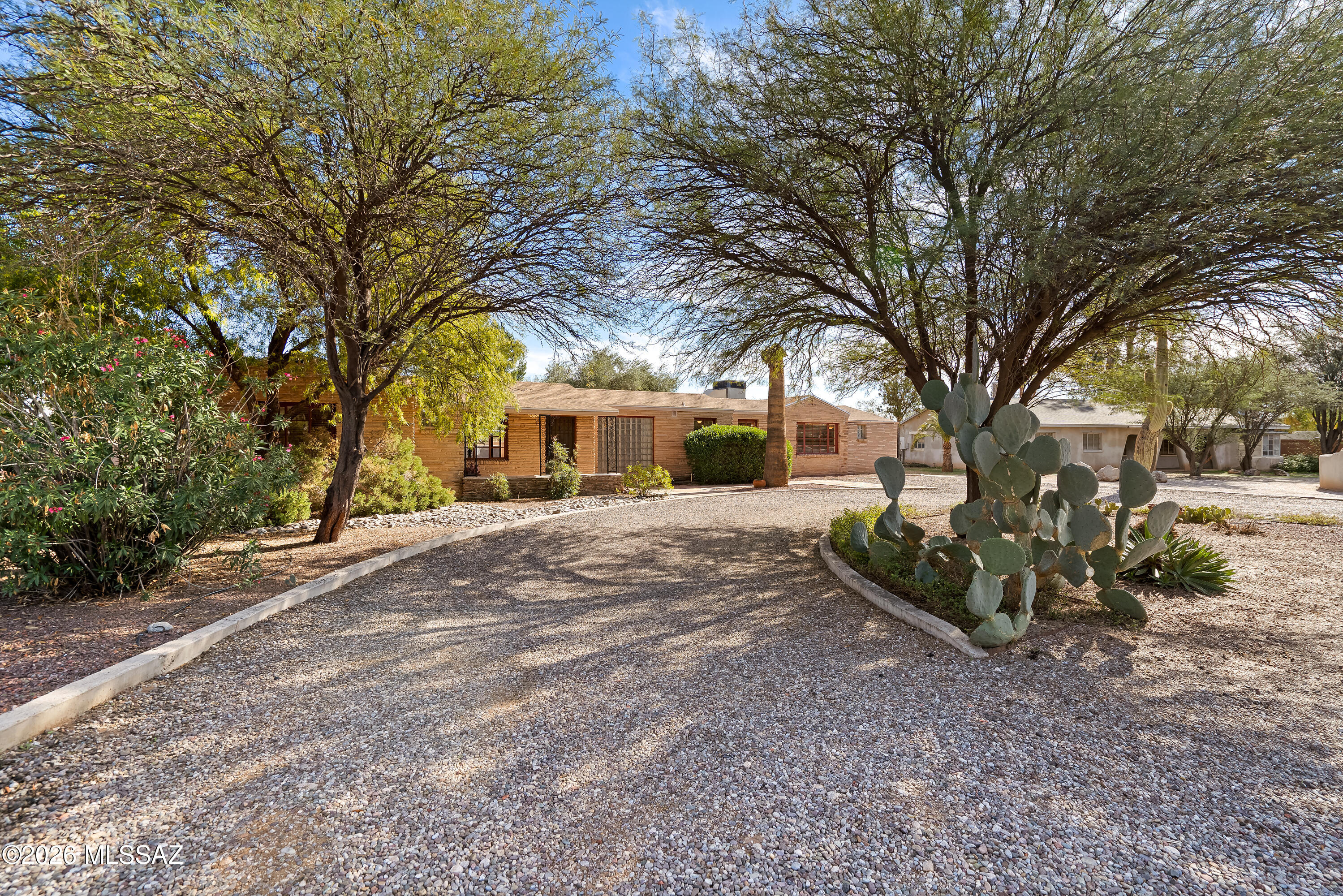 325 S Calle De La Azucena, For Sale in Tucson - eXp Realty