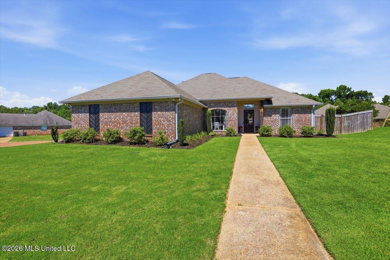 716 Clubhouse Dr, Pending in Pearl - eXp Realty