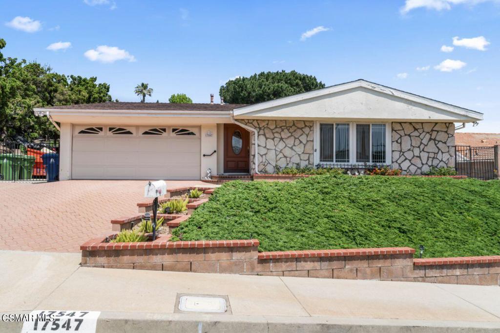 17547 Doric St, Sold in Granada Hills - Zoocasa