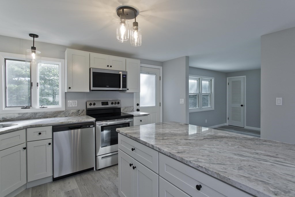 20 Richard Eger Dr, Sold in Holyoke - Zoocasa