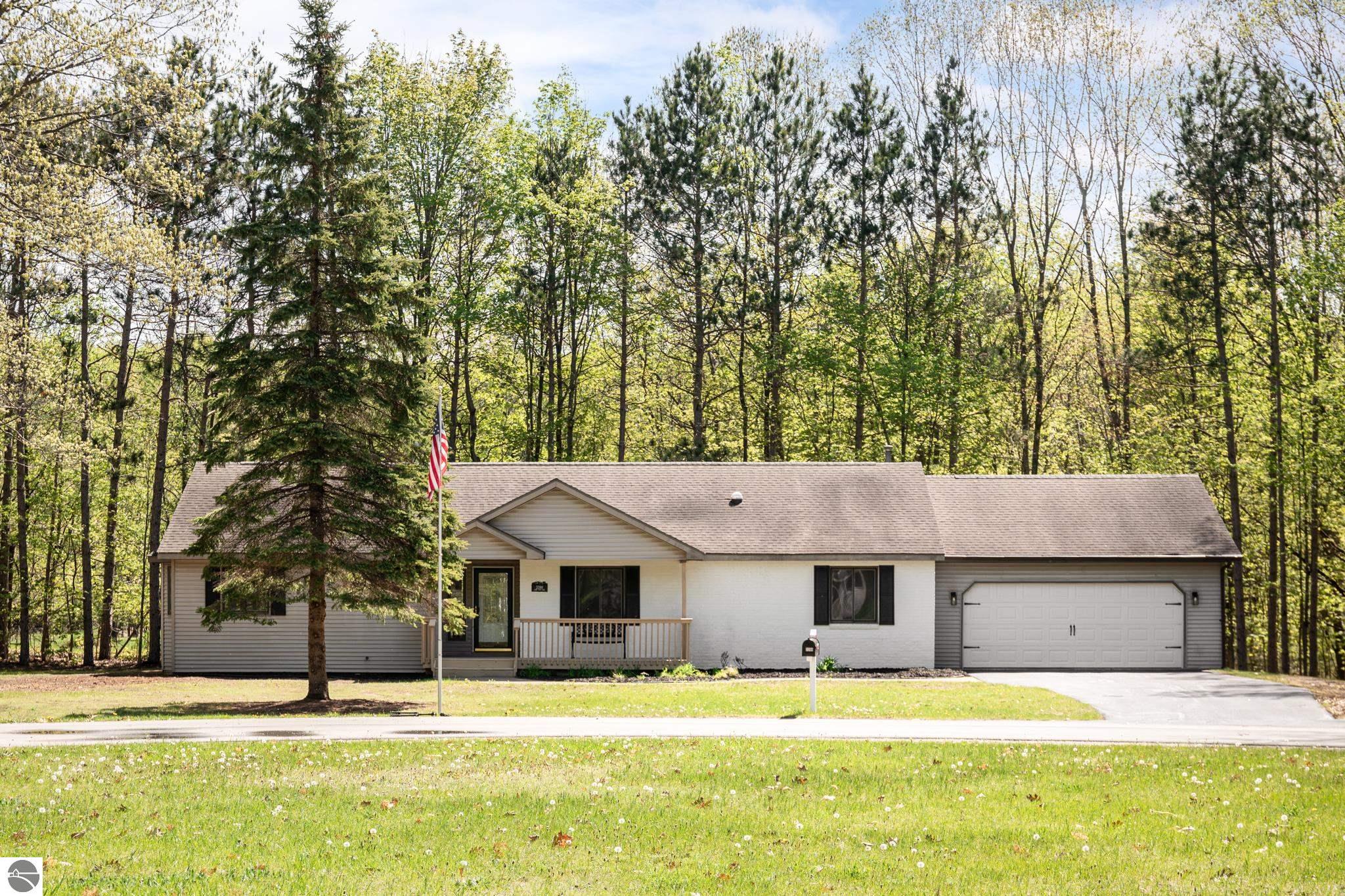 3398 Lamp Post Ln, For Sale in Traverse City - Zoocasa