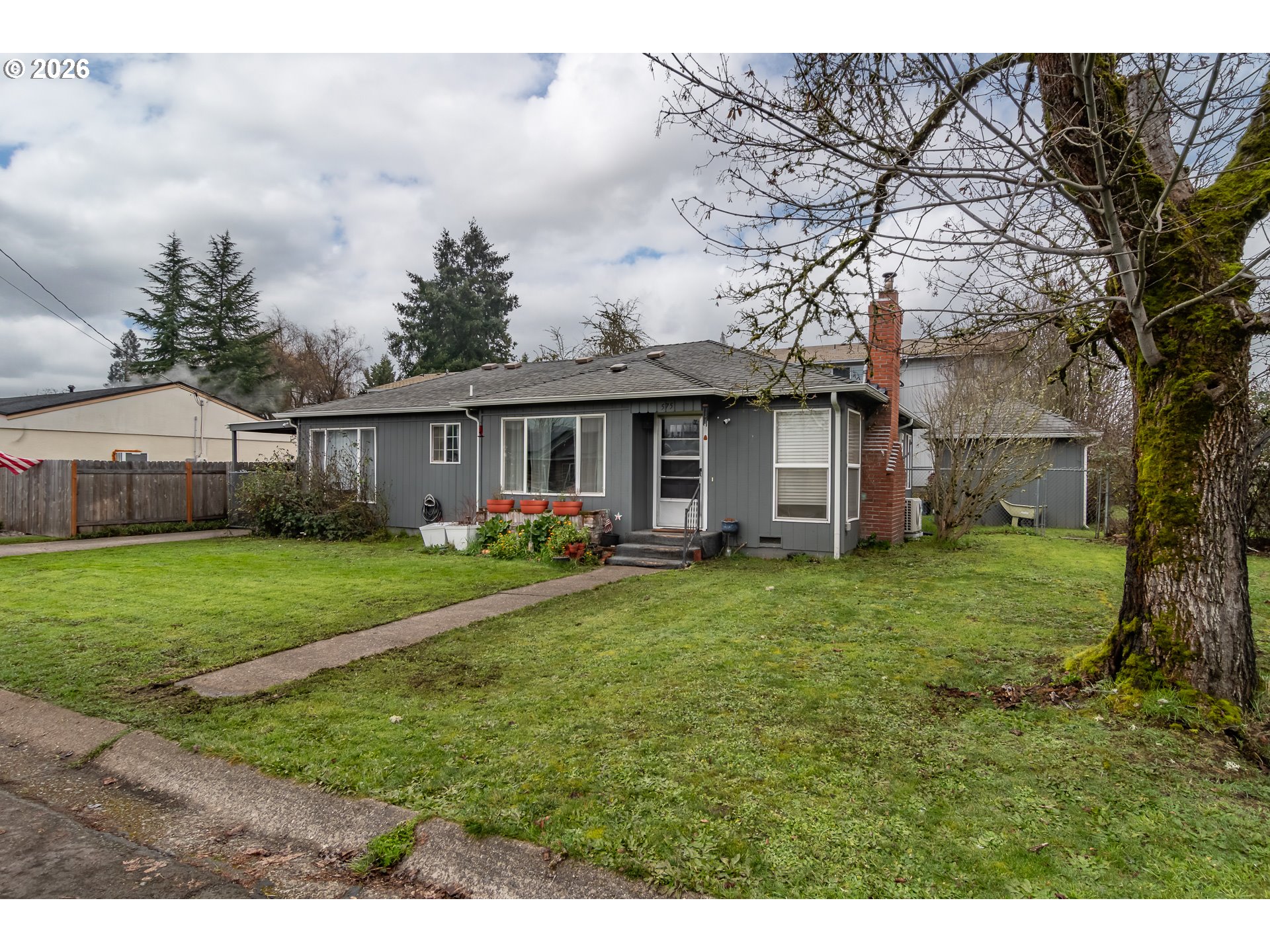 575 W Center St, For Sale in Roseburg - eXp Realty