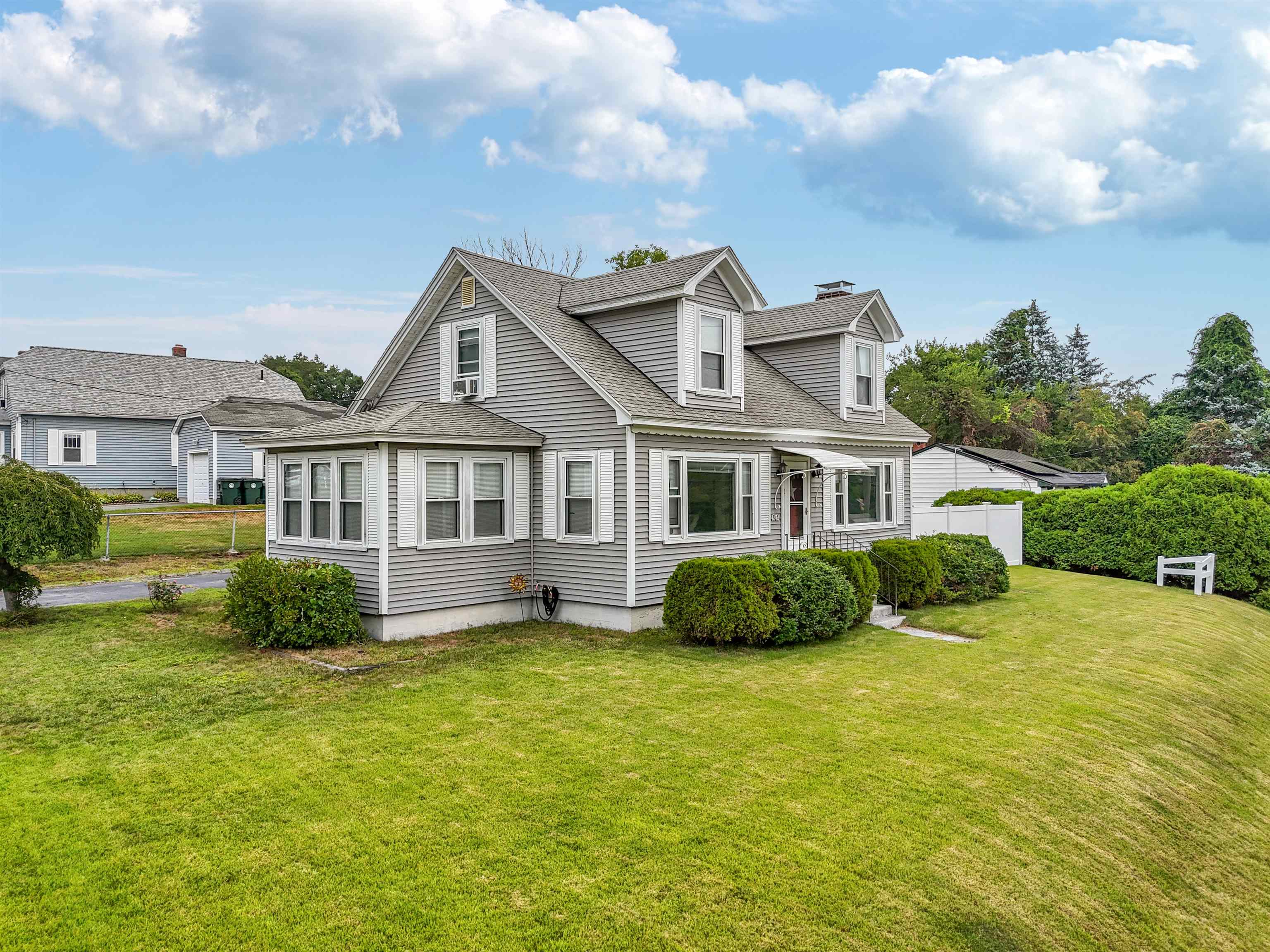 1310 Hanover St, For Sale in Manchester - eXp Realty