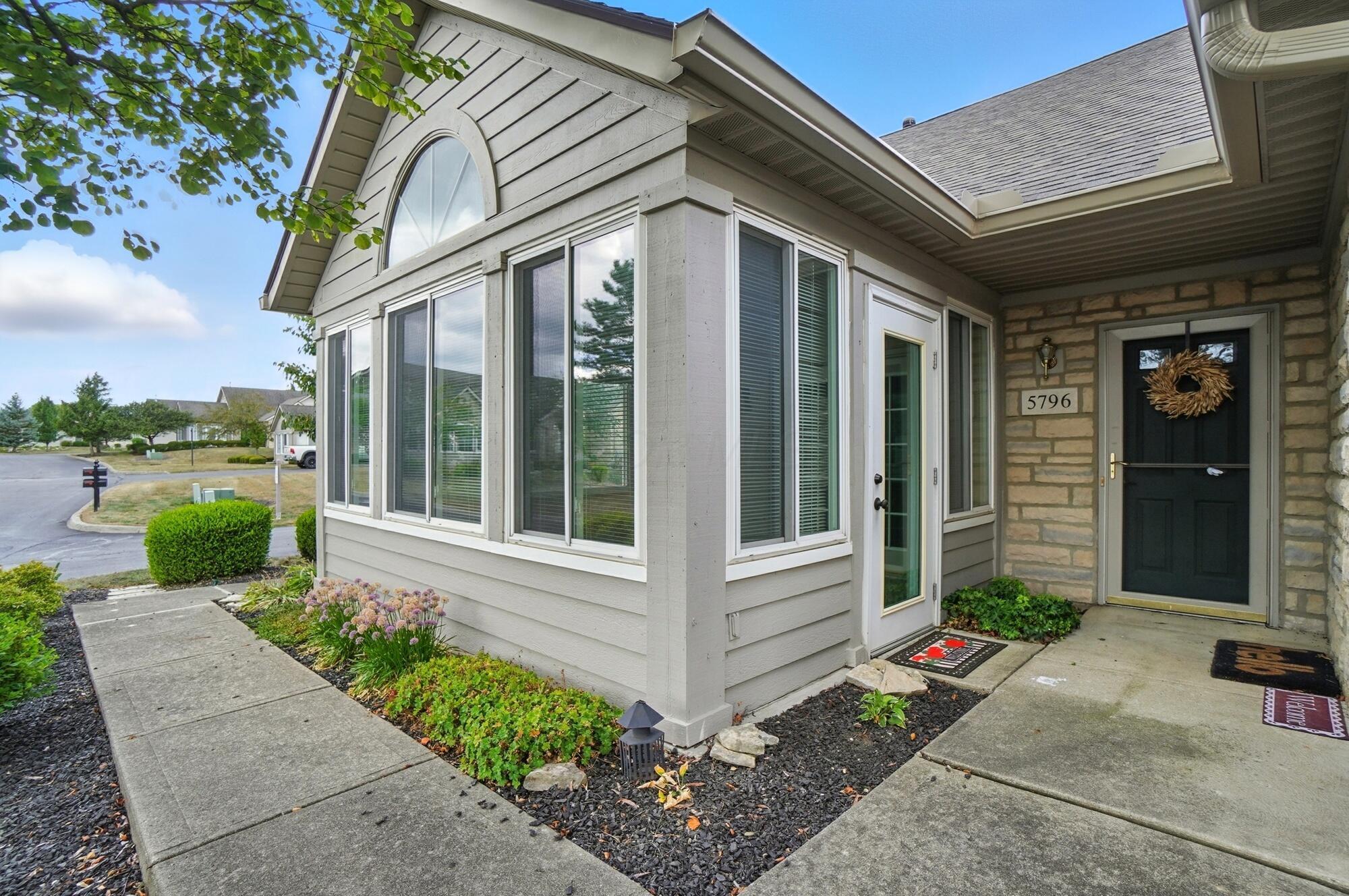 5796 Ravine Creek Dr, For Sale in Grove City - eXp Realty
