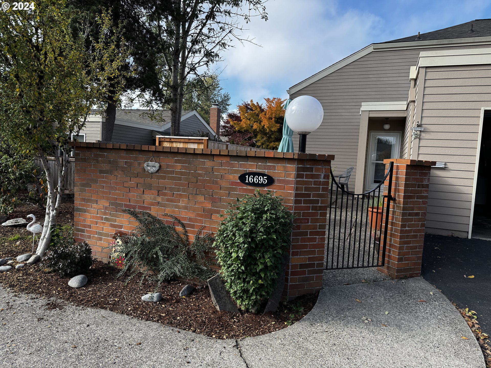 16695 Sw Monterey Ln, For Sale in Portland - eXp Realty