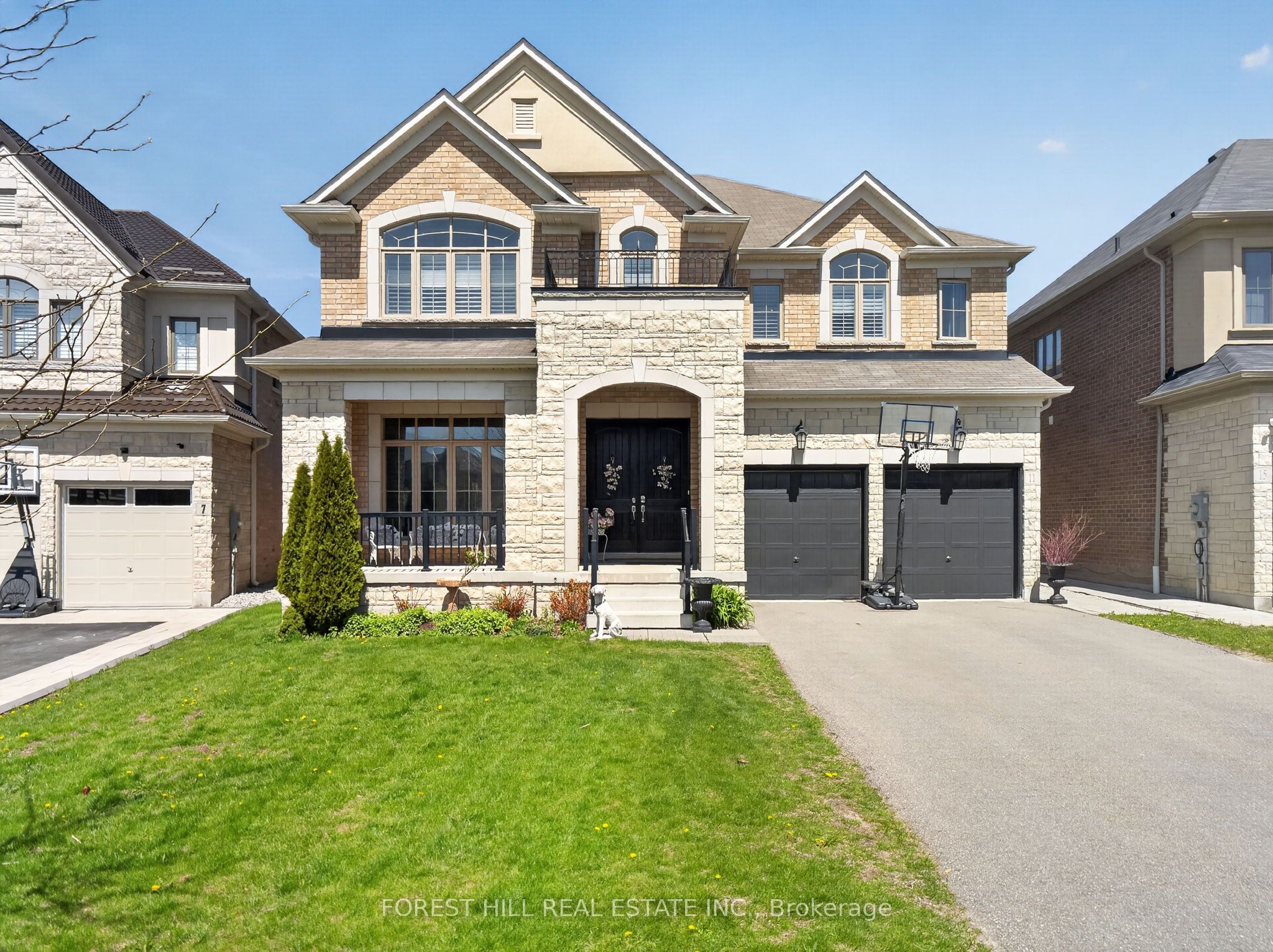 11 Carm Shier Crt, For Sale in Newmarket - eXp Realty
