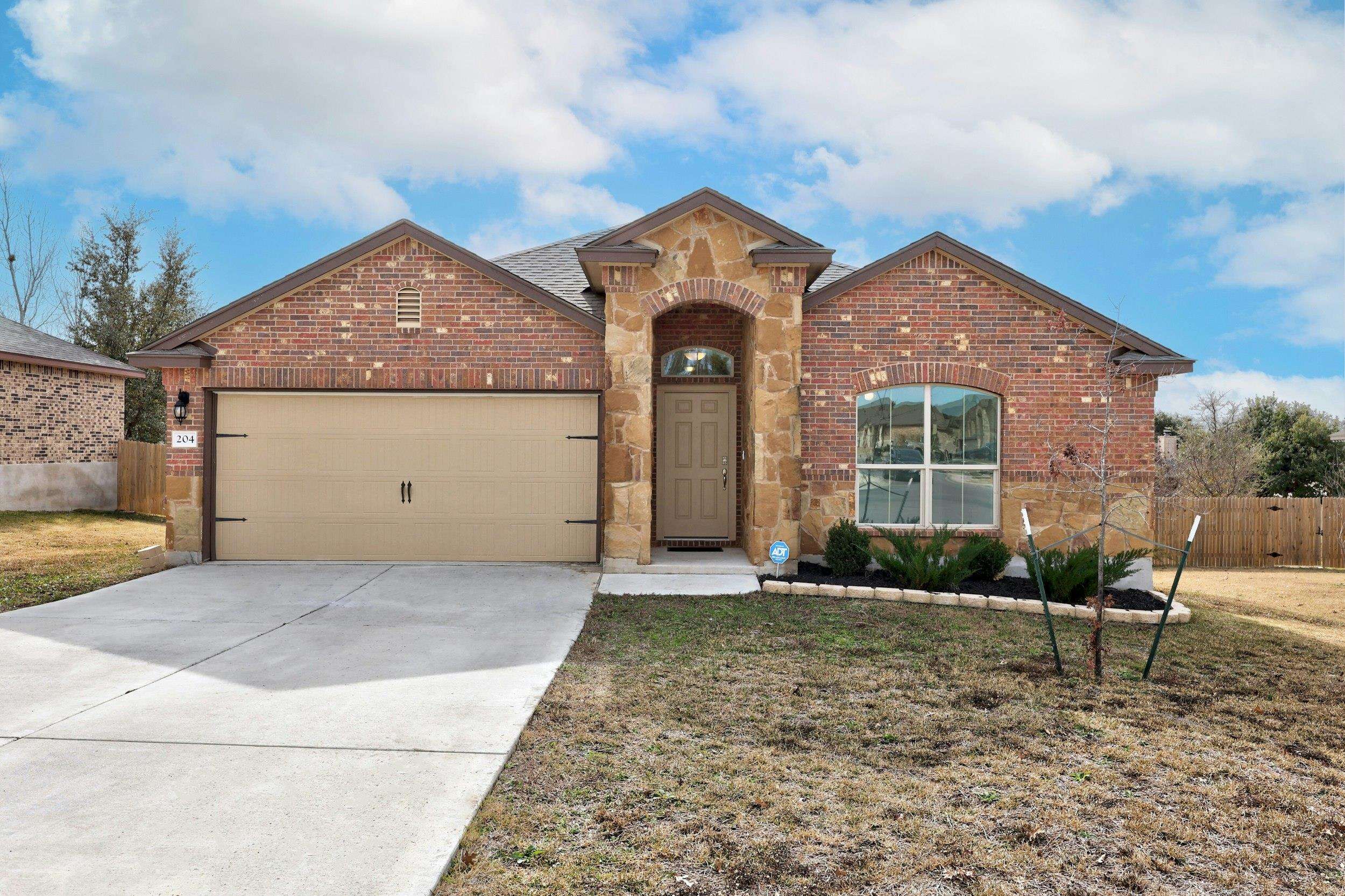 204 Pepper Mill Loop, For Sale in Burnet - Zoocasa