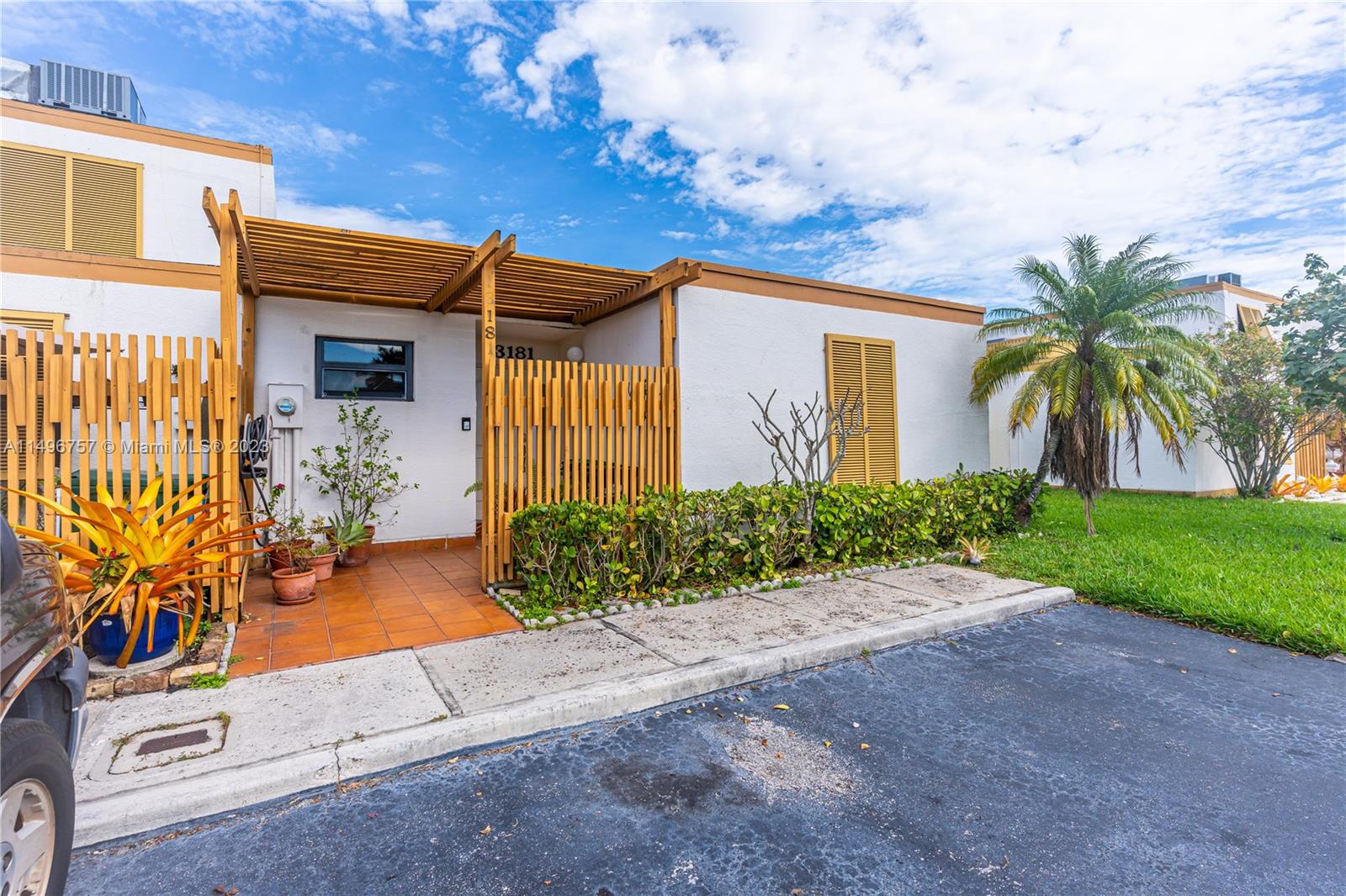 13181 Sw 10 Th Terrace Dr, Sold in Miami - Zoocasa