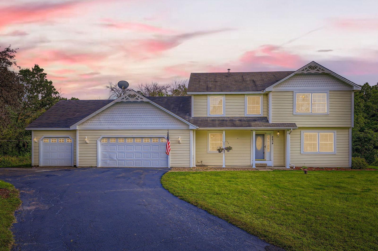 8434 Horizon Dr, For Sale in Shakopee - eXp Realty